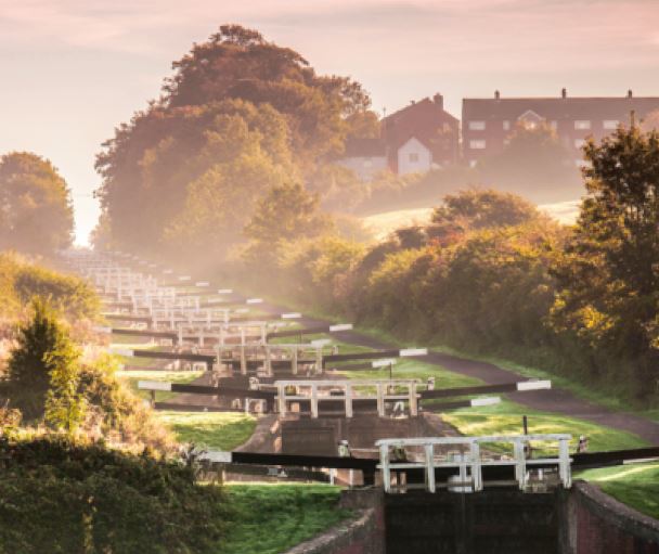 Caen Hill Locks, near Devizes, Wiltshire - Ramblers